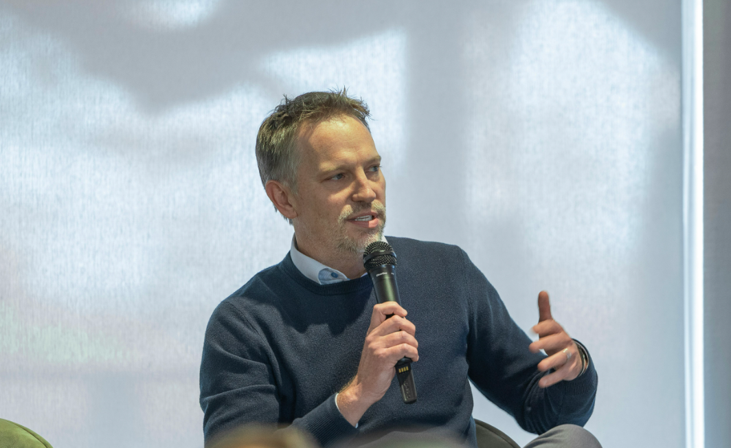 Leading Through the Messy Middle of the AI Era with Ryan Roslansky, CEO ...